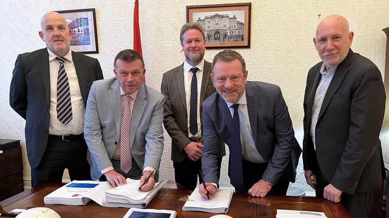 Kent County Council signs £50m-a-year highways contract to keep Kent ...